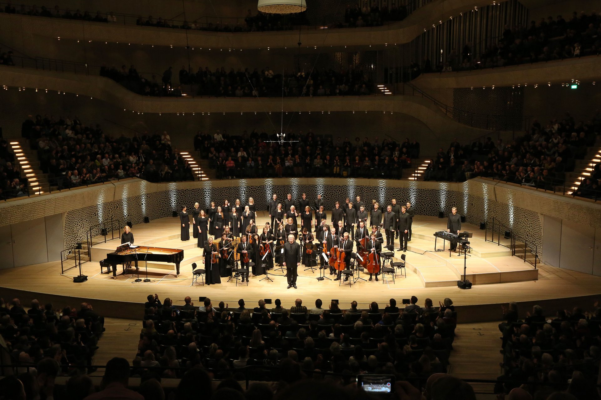 Arvo Pärt: »Adam’s Lament« - Elbphilharmonie Mediathek